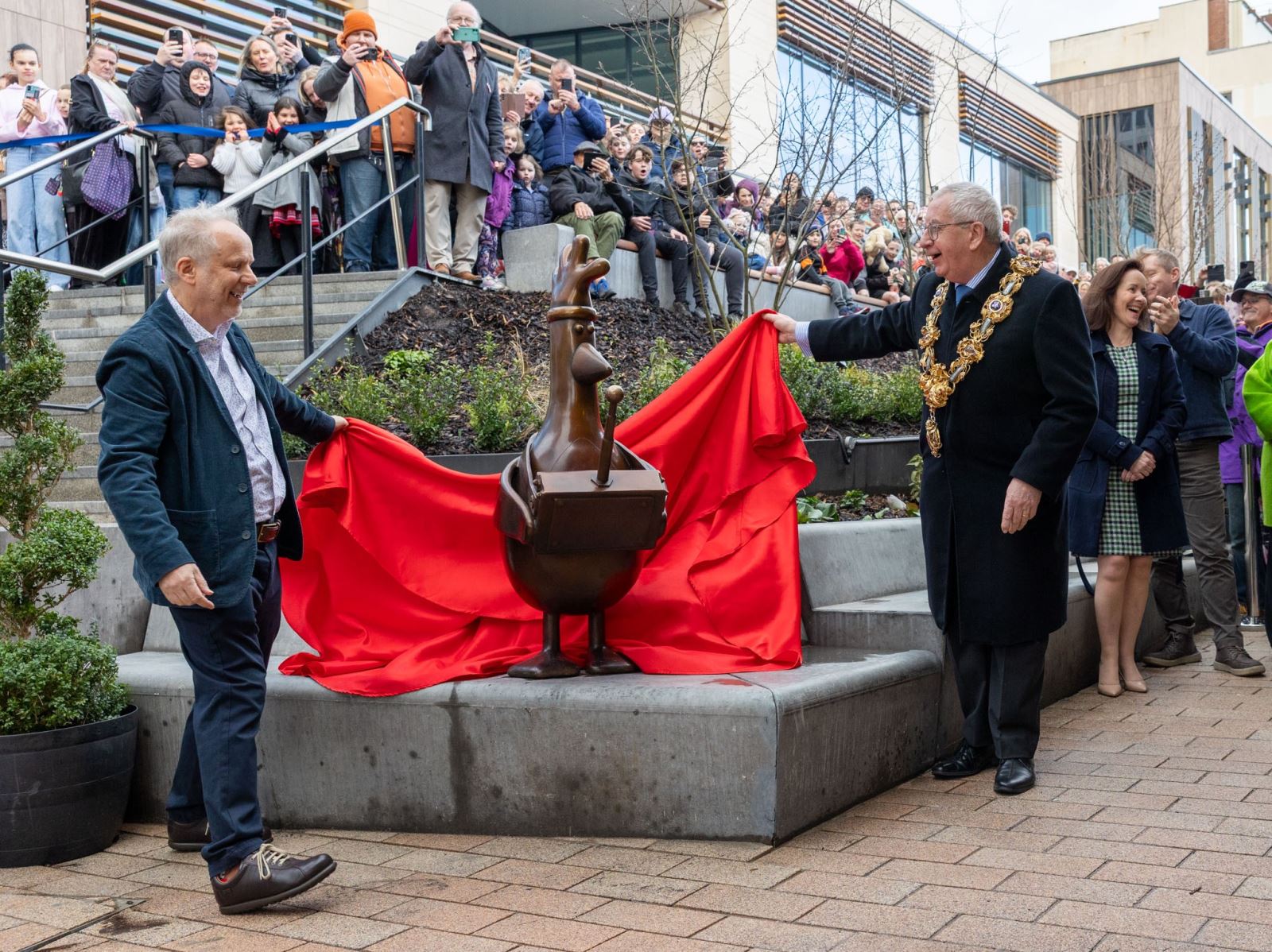Nick Park CBE unveils statue of Feathers McGraw at Animate, Preston ...